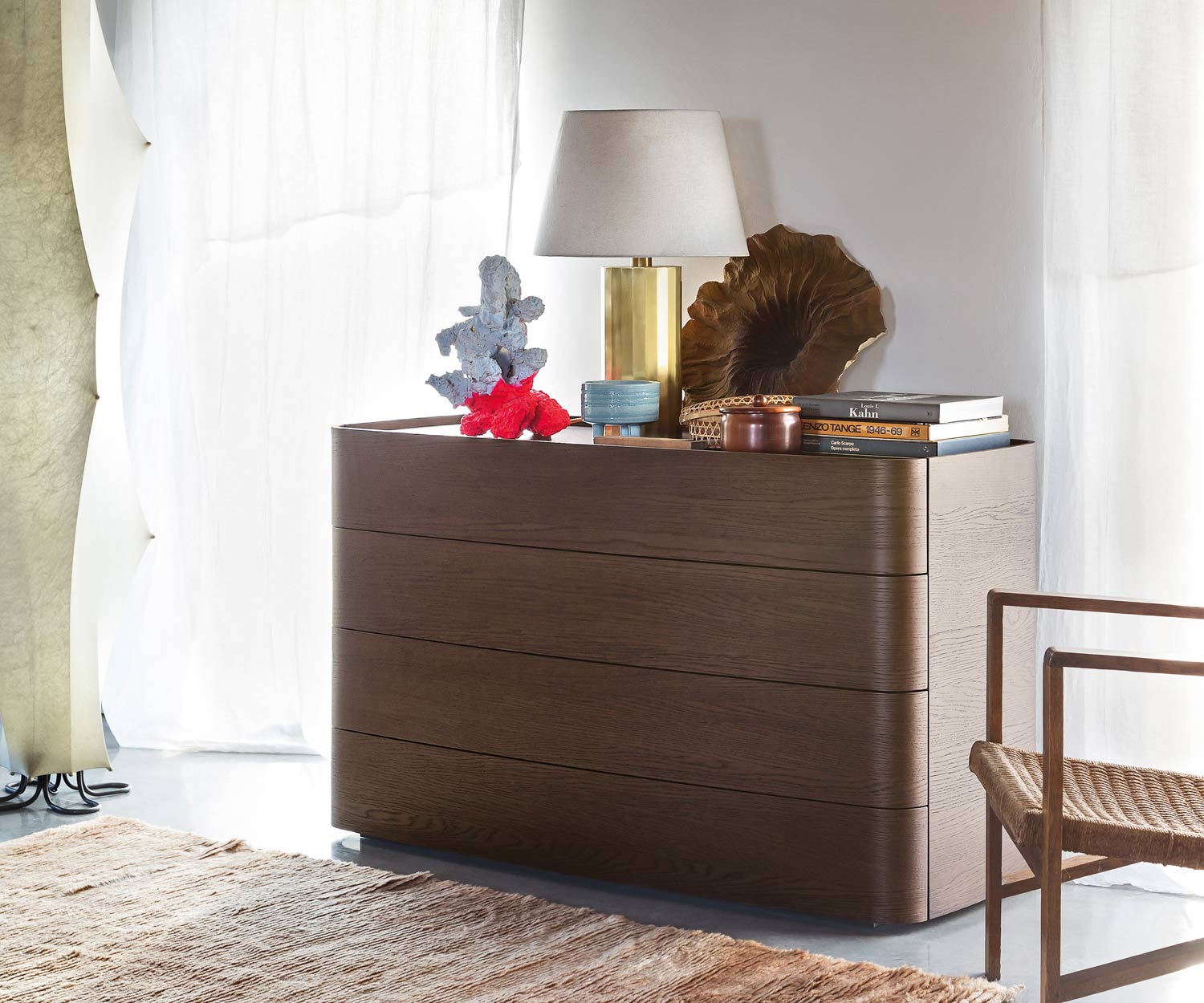 Novamobili Cassettiera di design Norman con angoli arrotondati in marmo